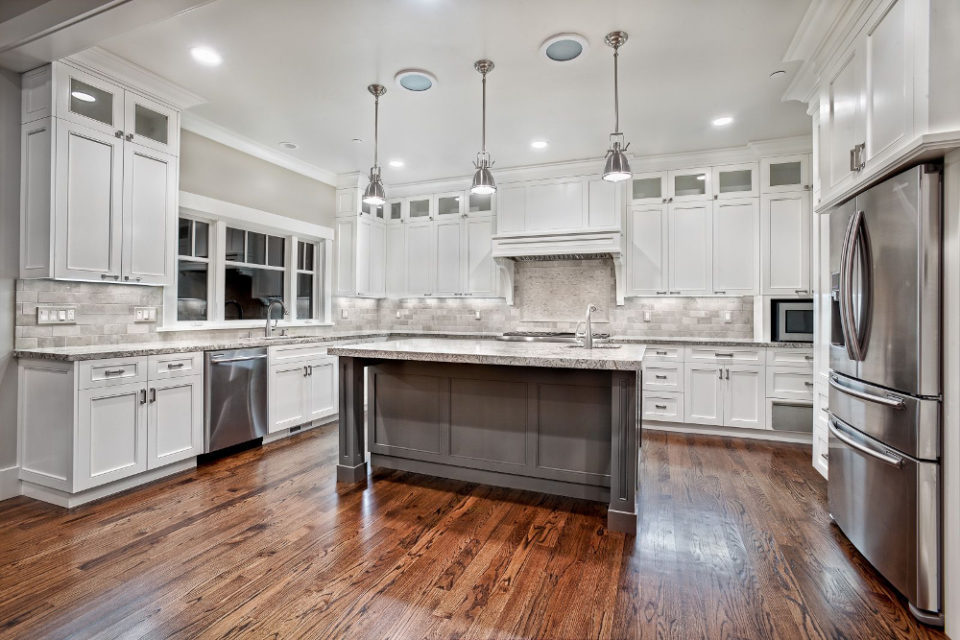 21+ Beautiful White Kitchens to Inspire You in 2026 | Houszed