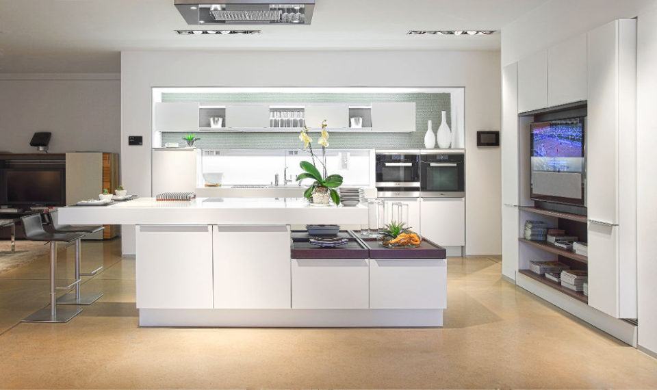 21+ Beautiful White Kitchens to Inspire You in 2026 | Houszed