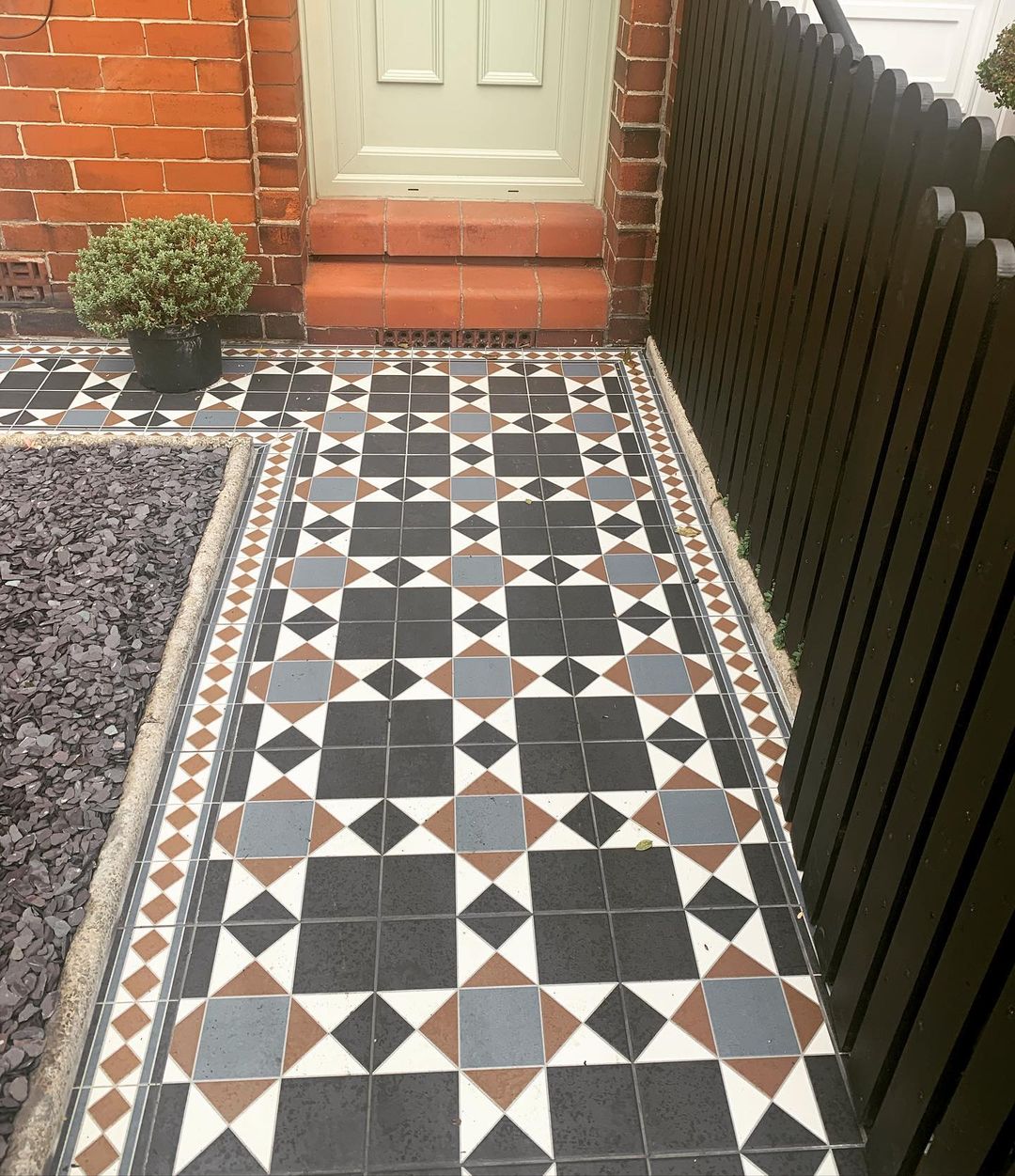 21+ Victorian Path Ideas That Look Stunning in 2022 | Houszed