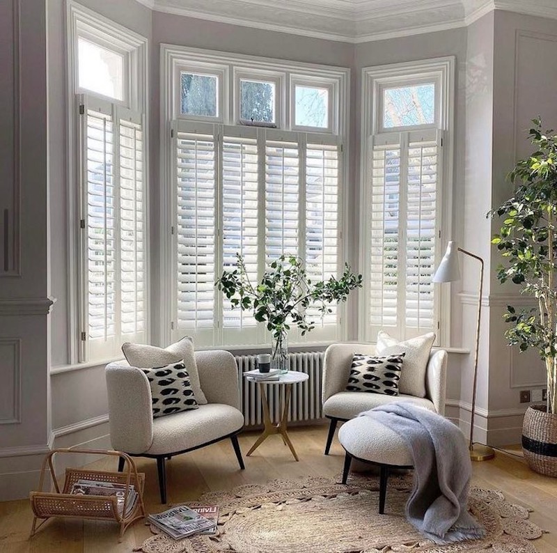 39+ Bay Window Decorating Ideas That Impress in 2025 | Houszed