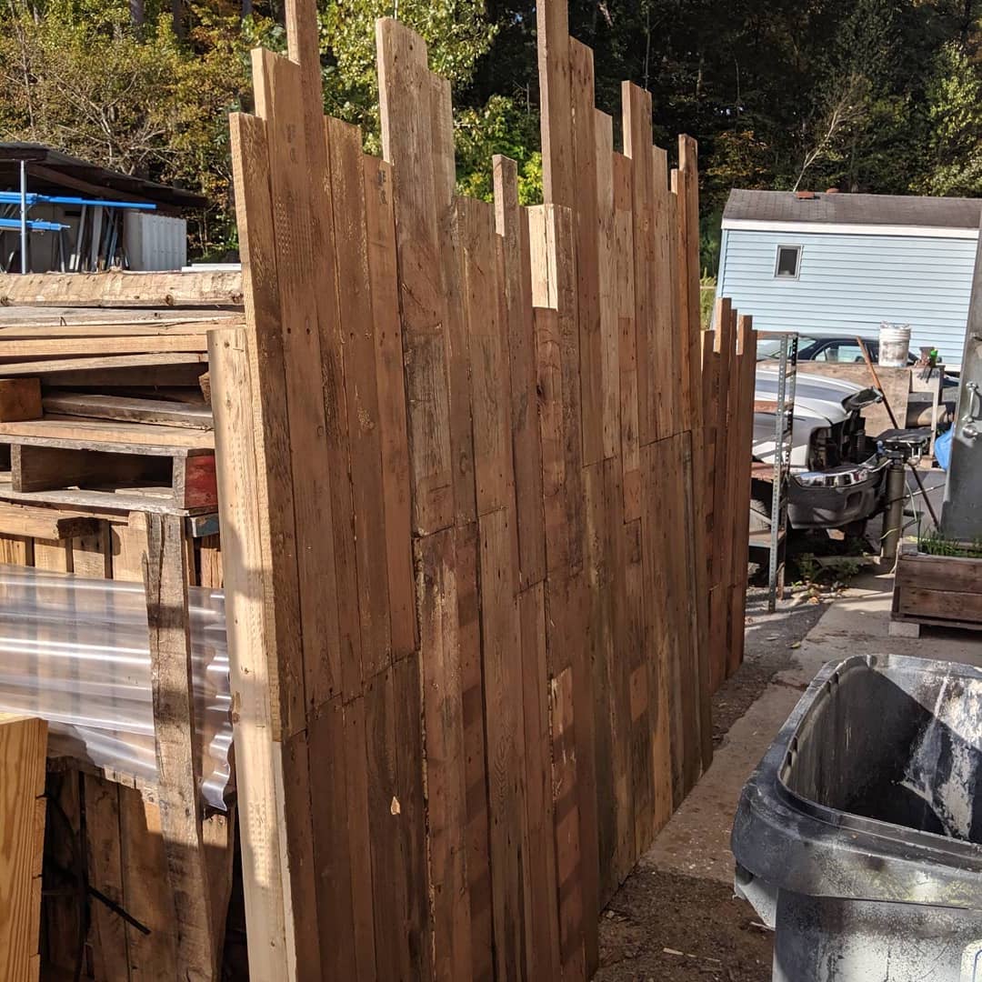 27+ Pallet Fence Ideas That Make You Think in 2025 | Houszed