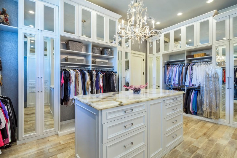 33+ Awesome Walk-In Closet Design Ideas That Impress 2025 | Houszed