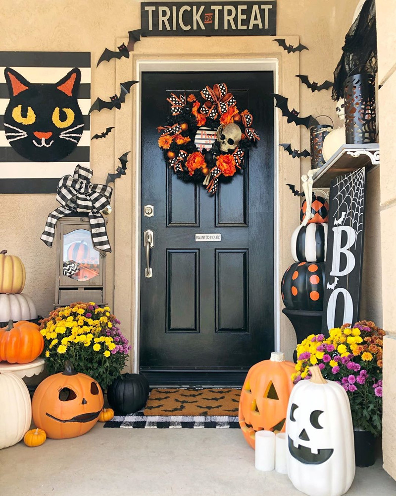 17+ Halloween Front Door Decorations That Rock in 2025 | Houszed