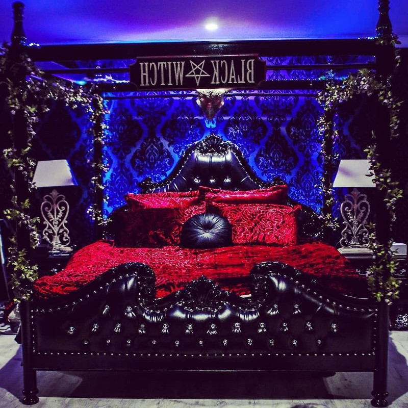 21+ Gothic Bedroom Ideas That Leave You Inspired in 2025 | Houszed