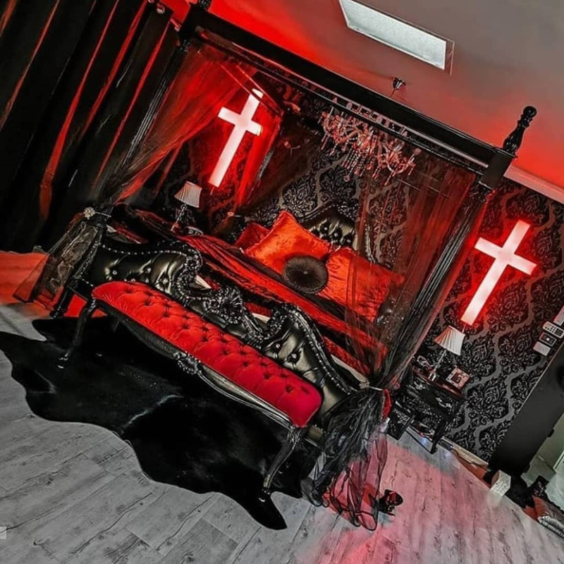 21+ Gothic Bedroom Ideas That Leave You Inspired in 2025 | Houszed