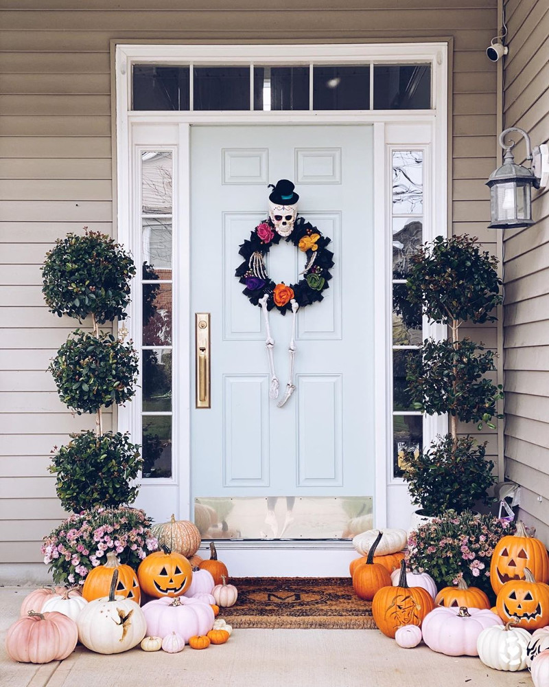 17+ Halloween Front Door Decorations That Rock in 2025 | Houszed