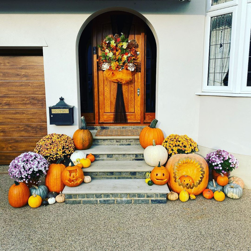 17+ Halloween Front Door Decorations That Rock in 2025 | Houszed