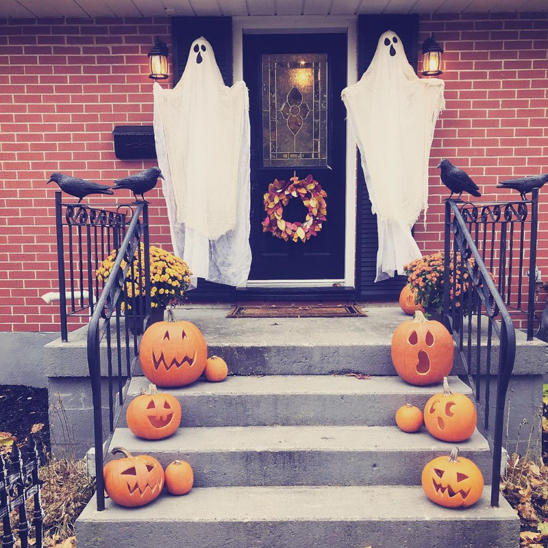 17+ Halloween Front Door Decorations That Rock in 2025 | Houszed