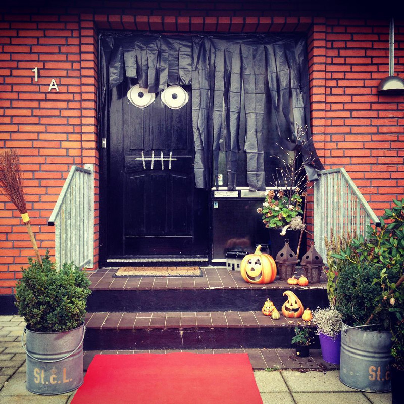 17+ Halloween Front Door Decorations That Rock in 2025 | Houszed