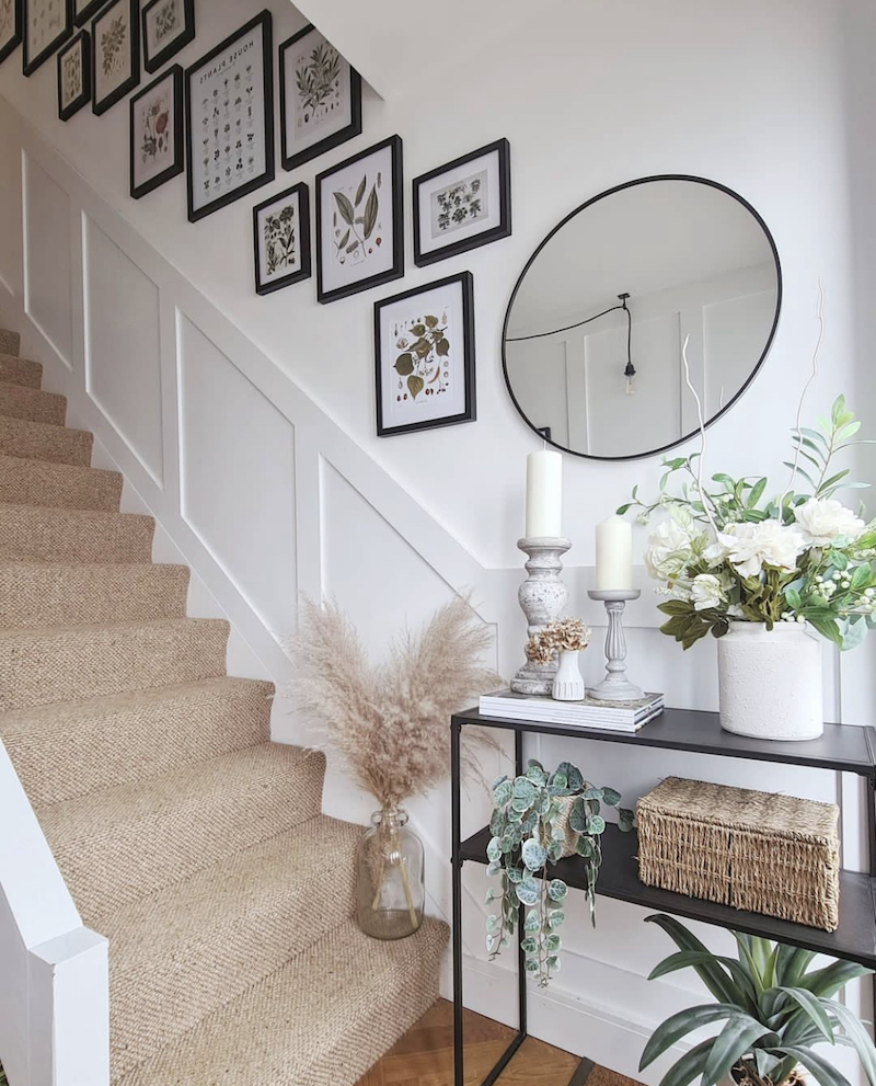 43+ Staircase Gallery Wall Ideas That Are Picture Perfect in 2025