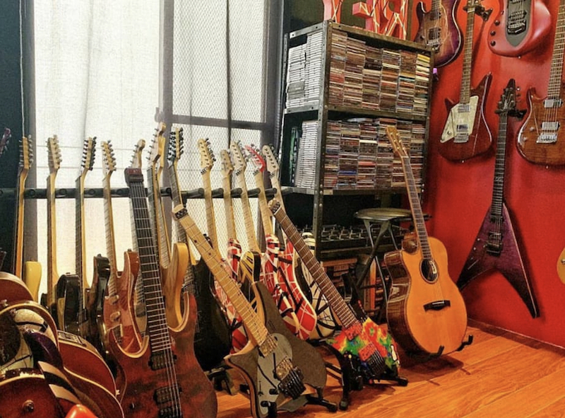 33+ Guitar Room Ideas That Hit The Right Note in 2025 | Houszed