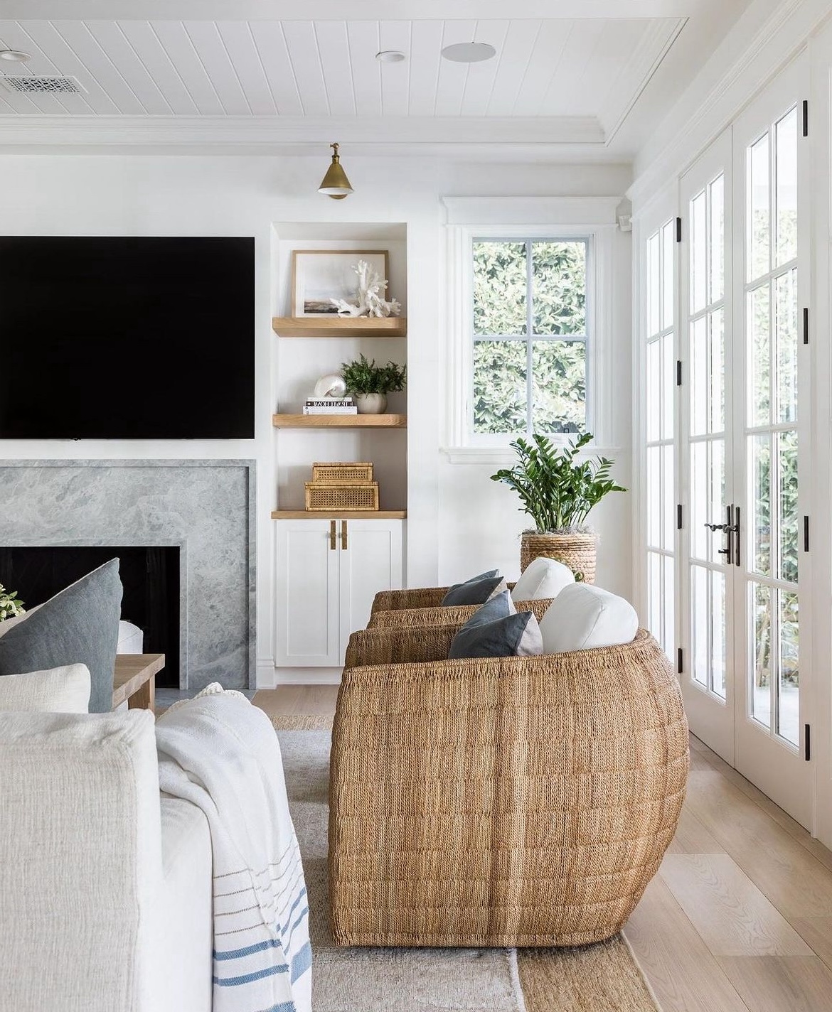 Sun, Sand, and Style: 37+ Coastal Cottage Living Room Ideas With Flair