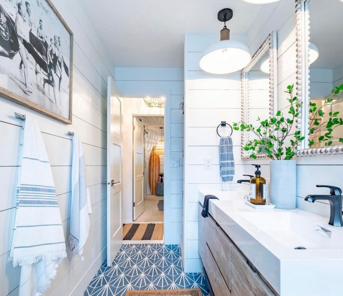 Shoreline Chic: 33+ Coastal Cottage Bathroom Ideas That Capture Seaside ...