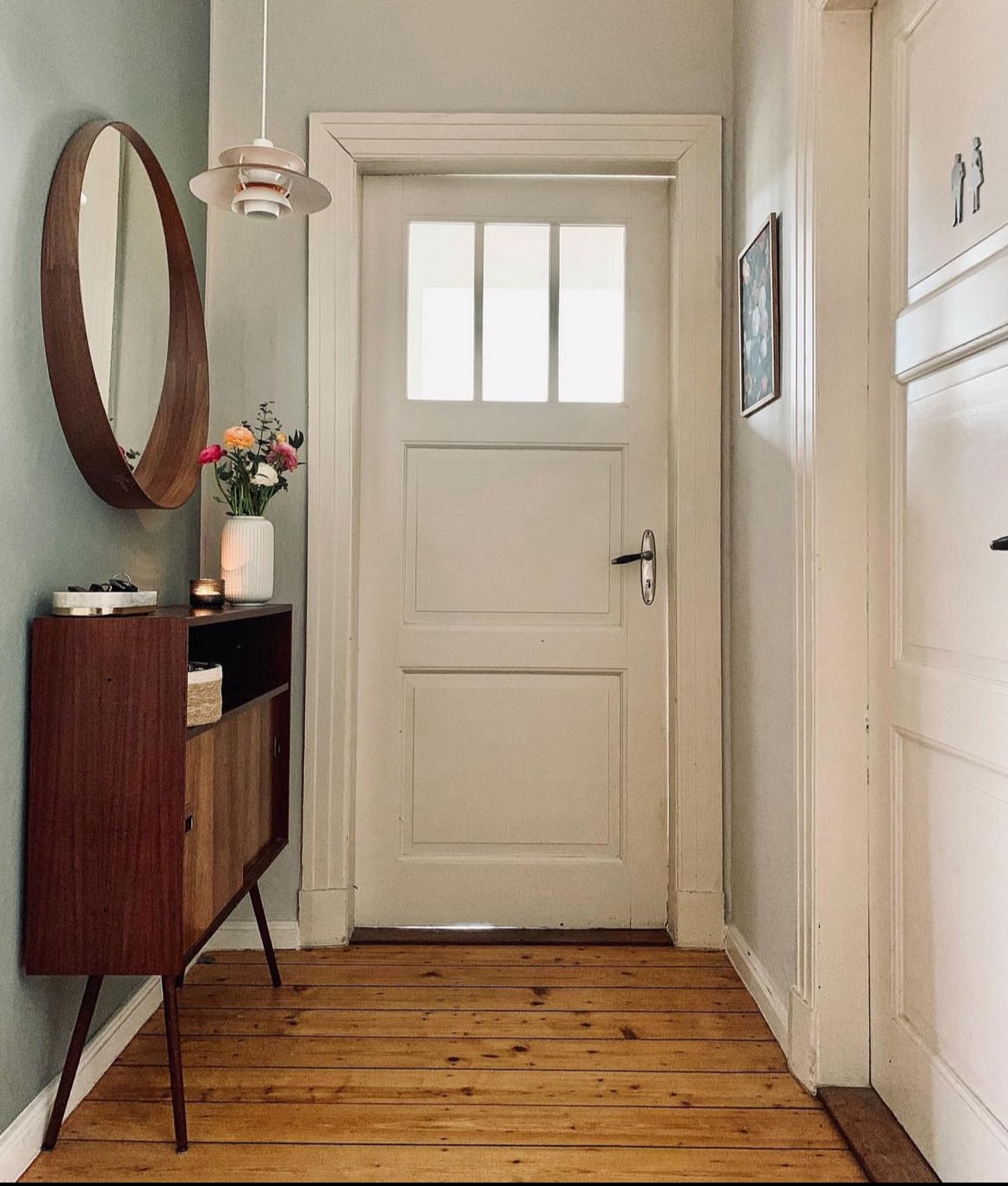 Hallways Reimagined: 27+ Mid Century Modern Hallway Designs to Envy