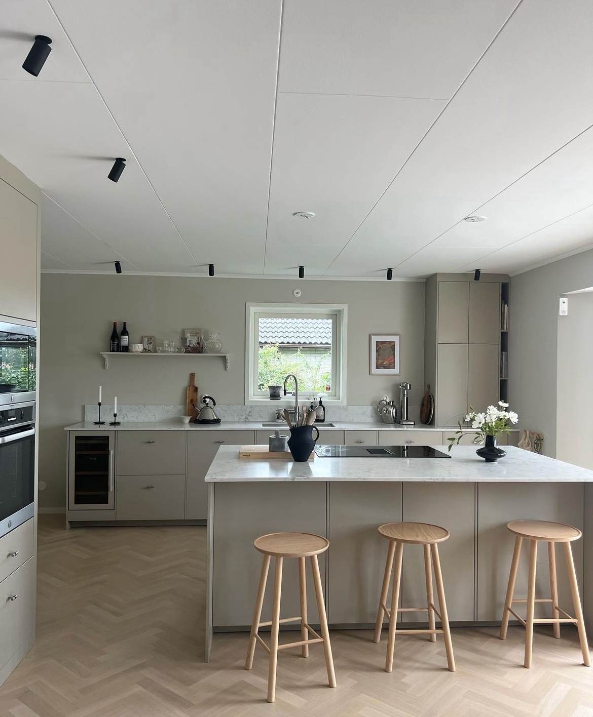 Clean Lines, Cozy Vibes: 37+ Scandinavian Kitchen Design Essentials